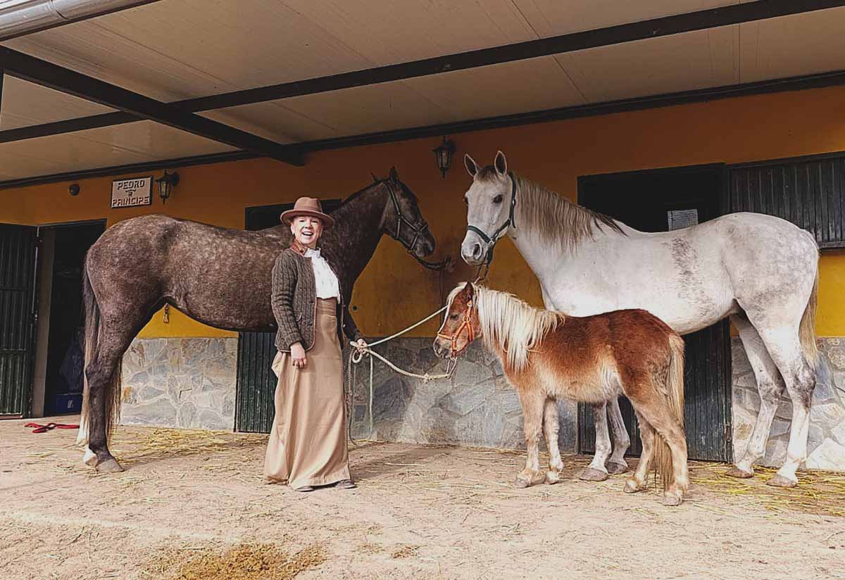 Elisa Lozano: Lady Godiva despertó en mi la Amazona interior - Canal ...